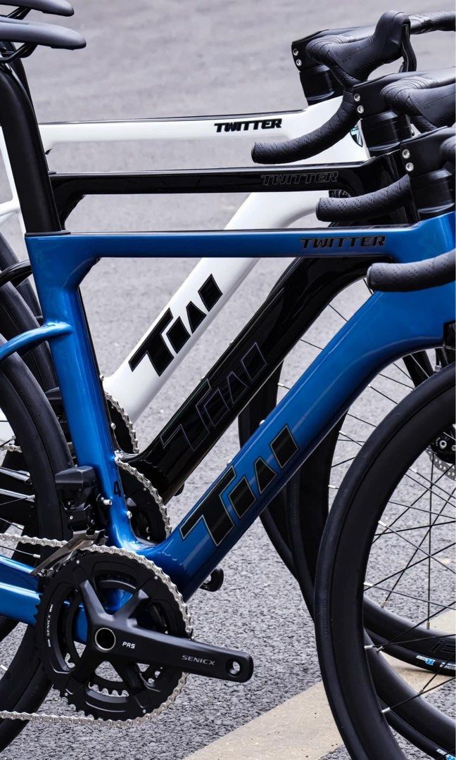 2024 TWITTER R15 PRO 電變24速 桶軸油剎 鋁輪/ 碳輪 碳纖維公路車 送水架前後蛙燈叮叮, 運動產品, 單車及配件 ...