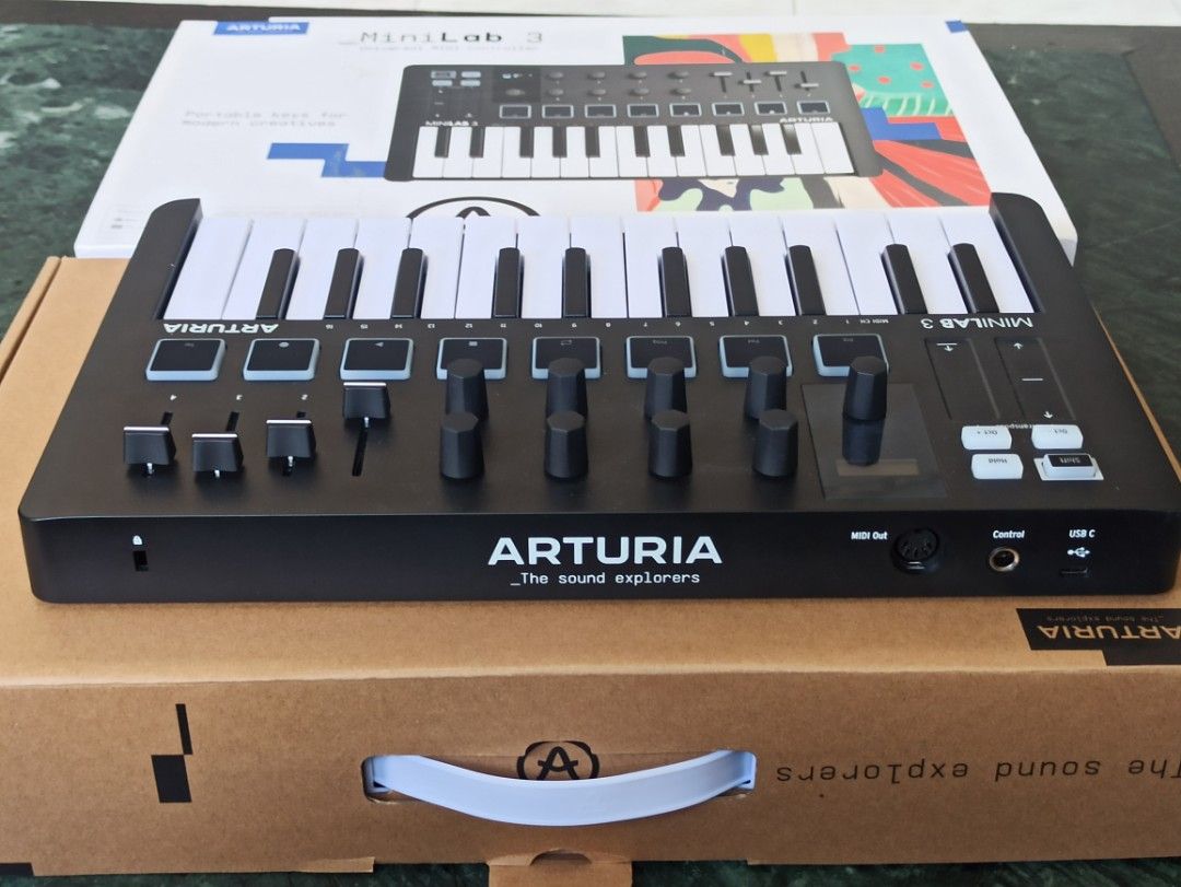 Arturia Mini Lab 3, Hobbies & Toys, Music & Media, Musical Instruments ...