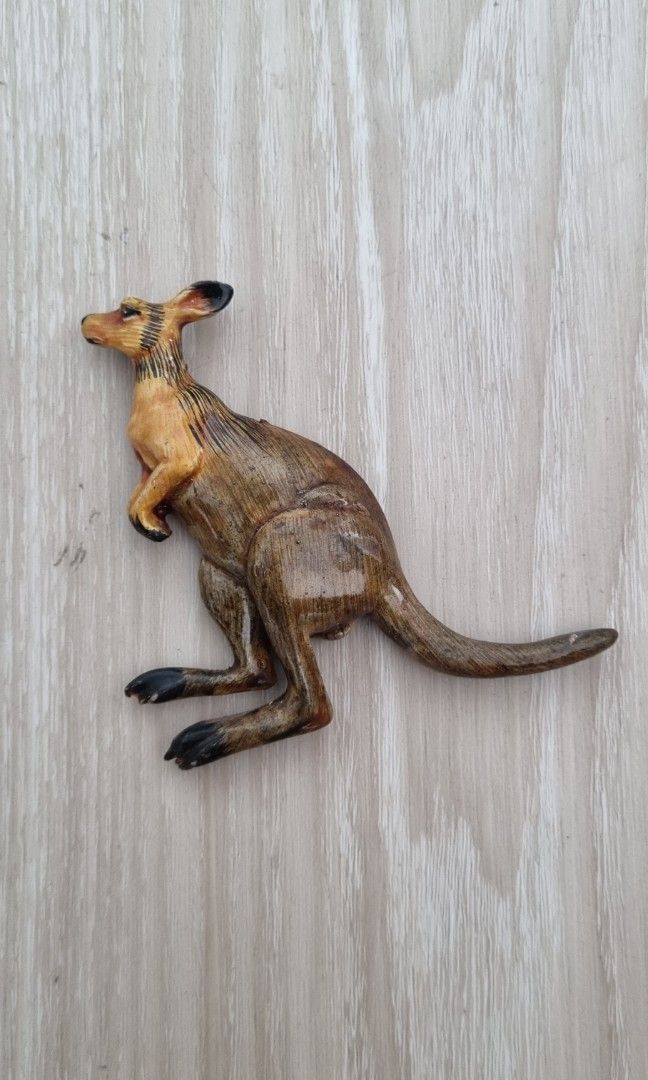 Black Feet Kangaroo Magnet, Hobbies & Toys, Memorabilia & Collectibles ...