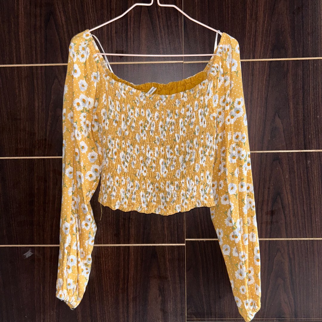 Colorbox Sabrina Top, Fesyen Wanita, Pakaian Wanita, Atasan di Carousell