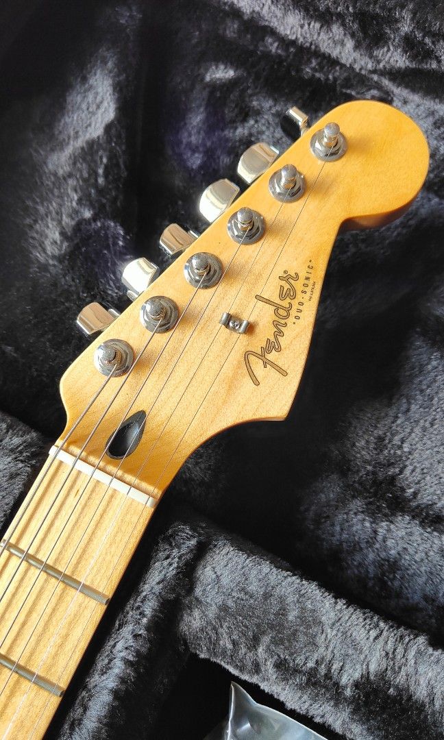 Fender Duo Sonic MIM, Hobbies & Toys, Music & Media, Musical ...