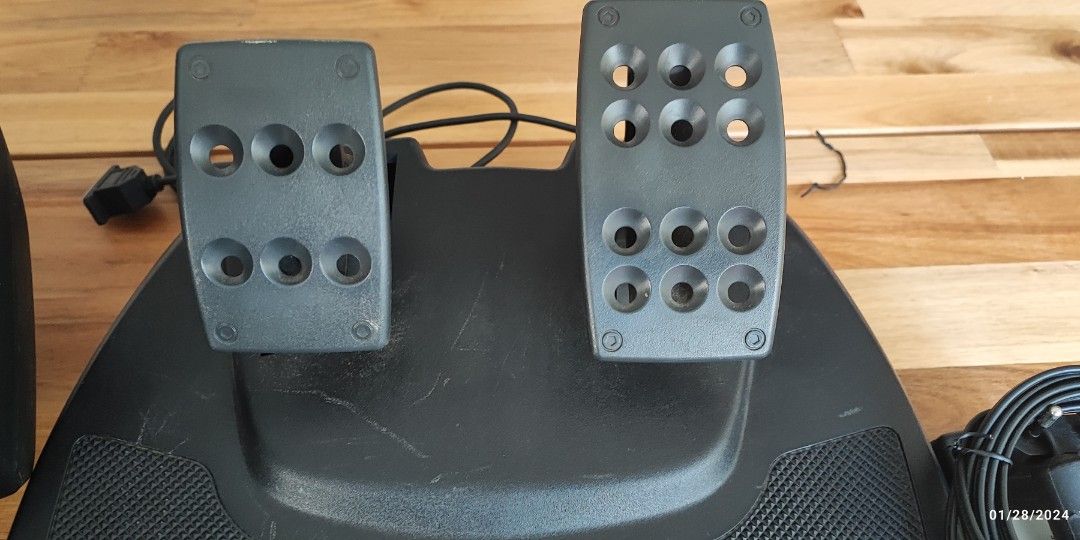 Logitech Momo Racing wheel force feedback, Video Gaming, Gaming ...