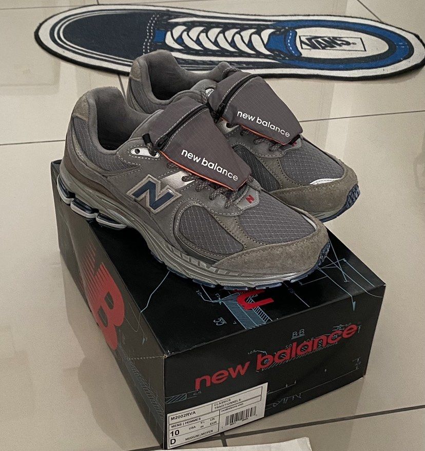 new balance 2002rva pouch, Men's Fashion, Footwear, Sneakers on Carousell