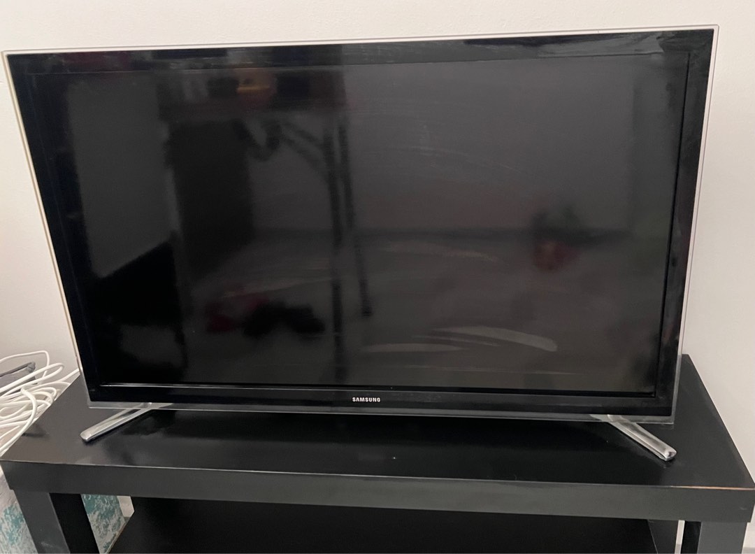 Samsung smart TV (small), TV & Home Appliances, TV & Entertainment, TV ...