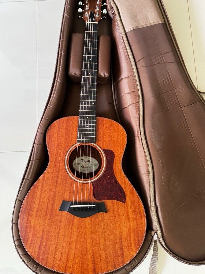 Taylor GS Mini Acoustic Guitar with gig bag, Hobbies & Toys, Music ...