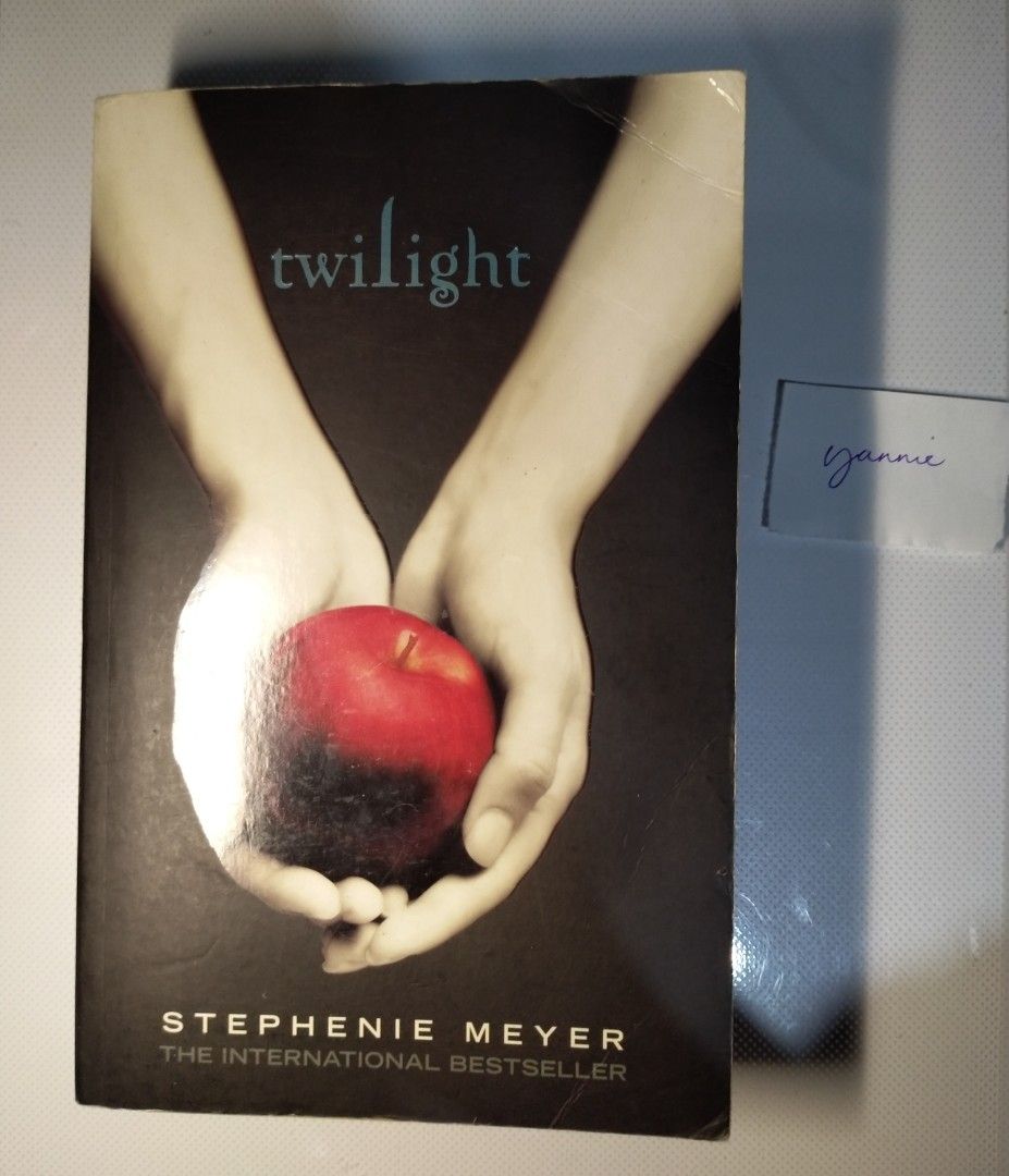Twilight by Stephenie Meyer, Hobbies & Toys, Books & Magazines, Fiction ...