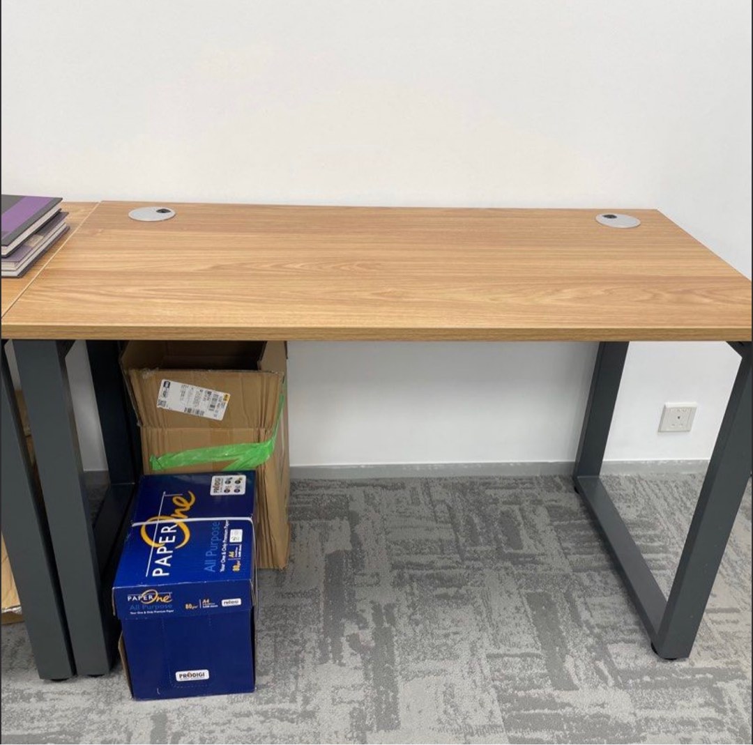 1.2m Office Desk, 傢俬＆家居, 傢俬, 桌子 - Carousell