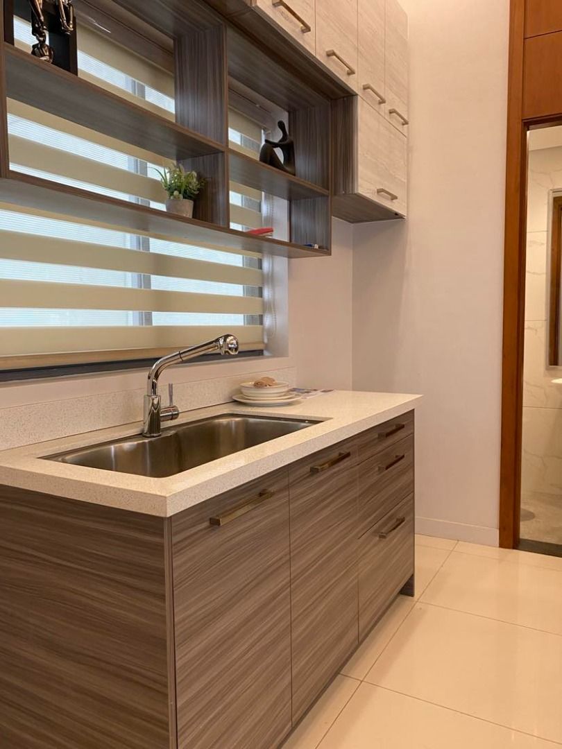 2 - Storey High End Townhouse near EDSA Munoz LRT 13.1M, Property, For ...