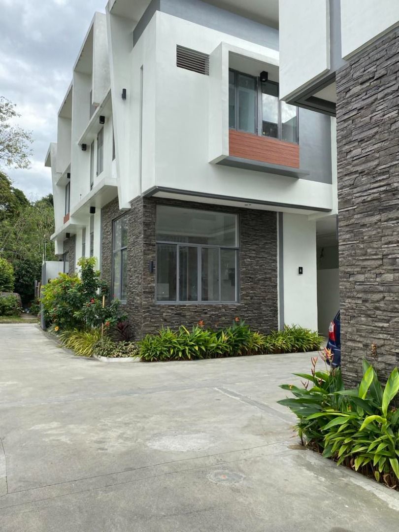 2 - Storey High End Townhouse near EDSA Munoz LRT 13.1M, Property, For ...