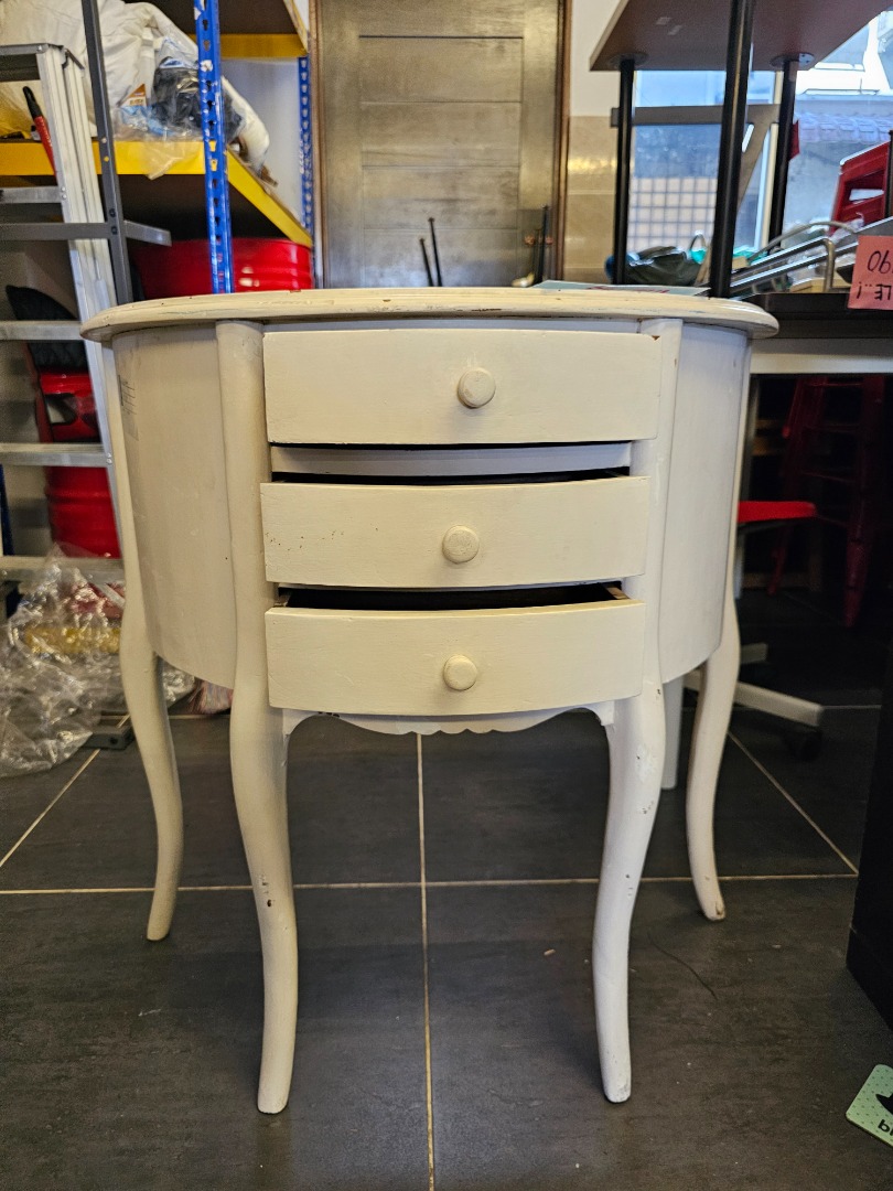 Antique Half Moon White Wooden Console Table | Meja Konsol Kayu Putih Setengah Bulan Antik ...