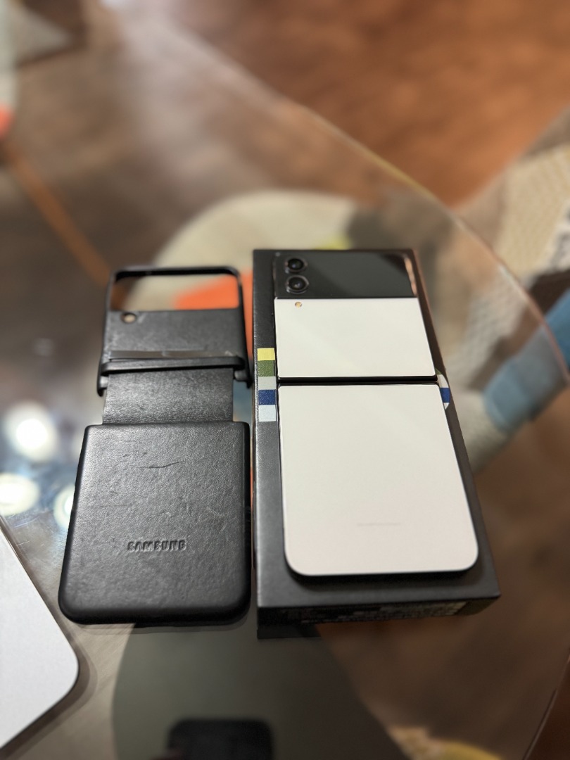 Galaxy Z Flip 4 Graphite 256GB, Mobile Phones & Gadgets, Mobile Phones ...