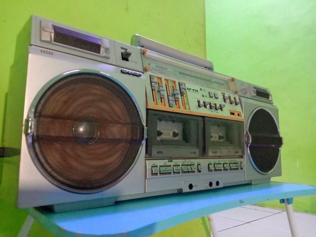 Radio Sharp Antik jadul, Antik, Lainnya di Carousell