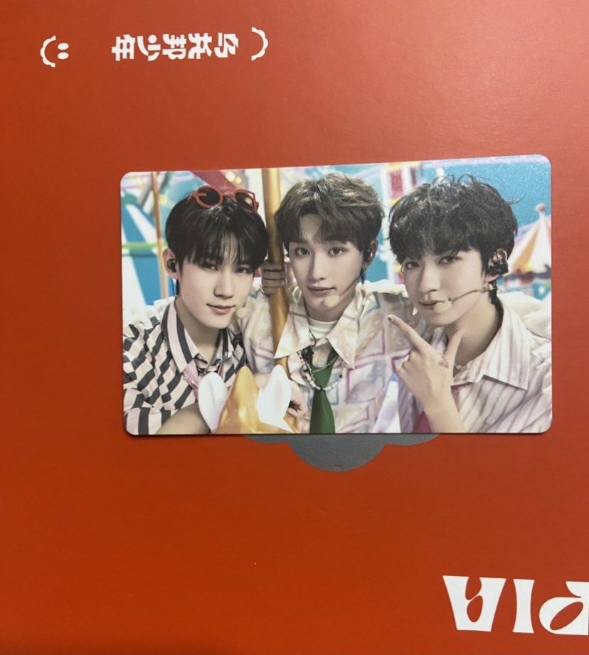 TNT 時代少年團 二專 烏托邦少年 UTOPIA 小卡 官方正版, 書籍、休閒與玩具, 收藏、紀念品, 明星週邊在旋轉拍賣