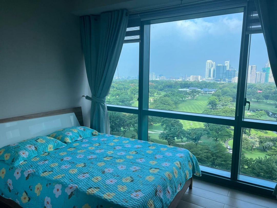 2 BR 8 Forbestown Condo in BGC Facing Golf near Uptown Serendra Verve ...