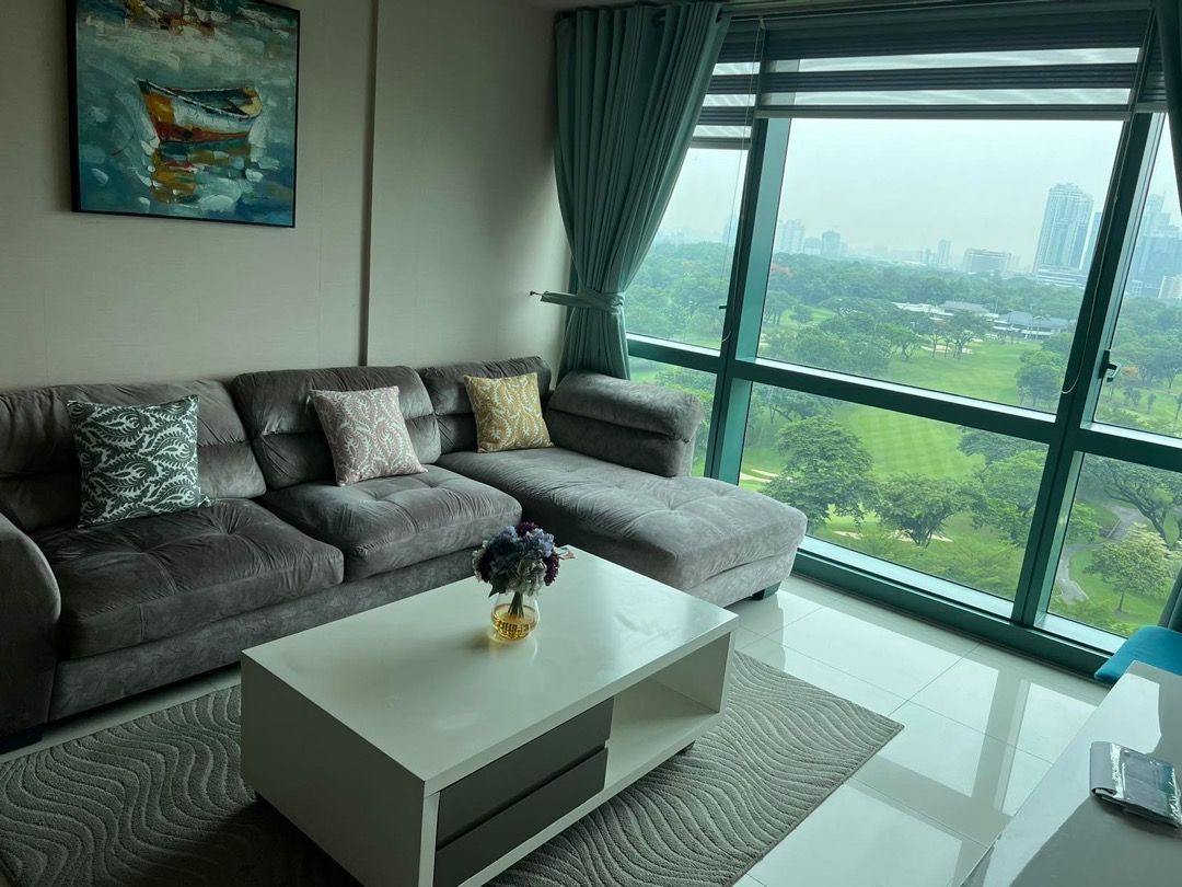 2 BR 8 Forbestown Condo in BGC Facing Golf near Uptown Serendra Verve ...