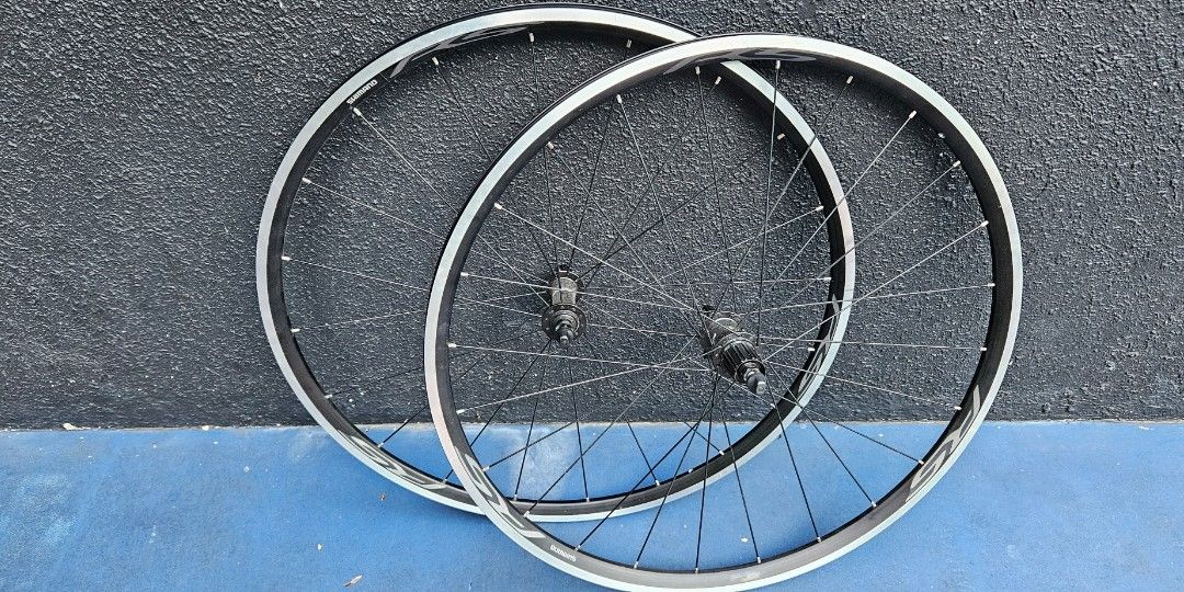 700c Road Shimano WH-RS100 Wheelset, Sports Equipment, Bicycles & Parts ...