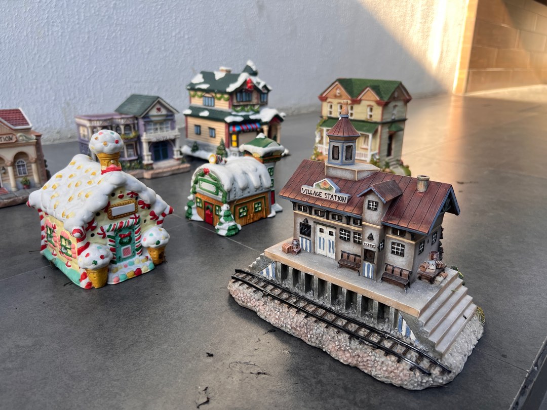 Beautiful miniatures of ceramic houses, Furniture & Home Living, Home ...