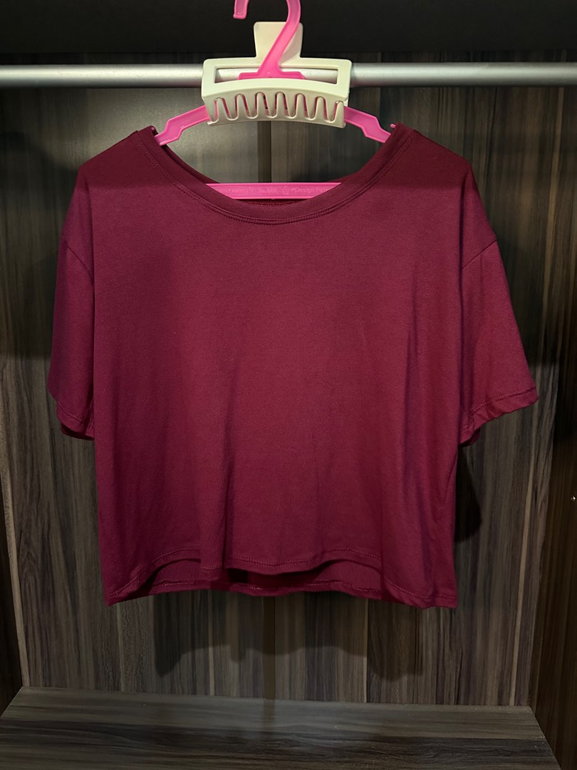 Cropped top maroon oversized fit, Women's Fashion, Tops, Others Tops on ...
