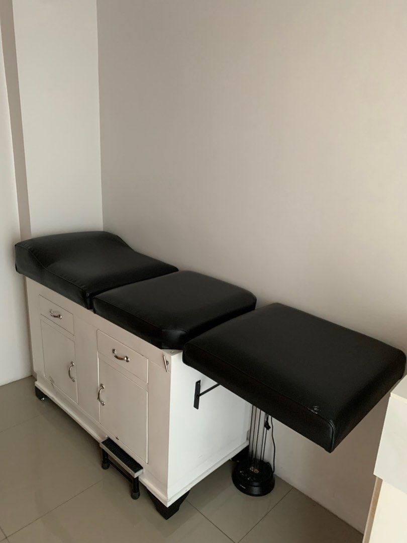 Examination Table, Health & Nutrition, Medical Supplies & Tools on ...