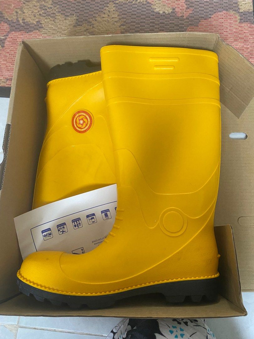 Kasut getah boot, Men's Fashion, Footwear, Boots on Carousell