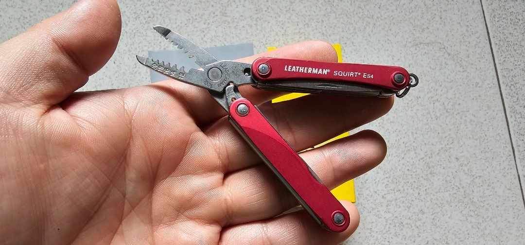 Leatherman Squirt ES4 Multitool Wire Stripper, Furniture & Home Living ...