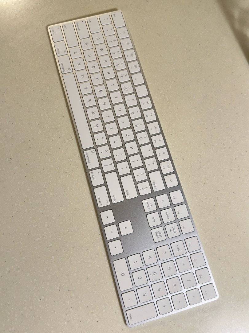 Original Apple Wireless Bluetooth full keyboard with numeric keypad ...