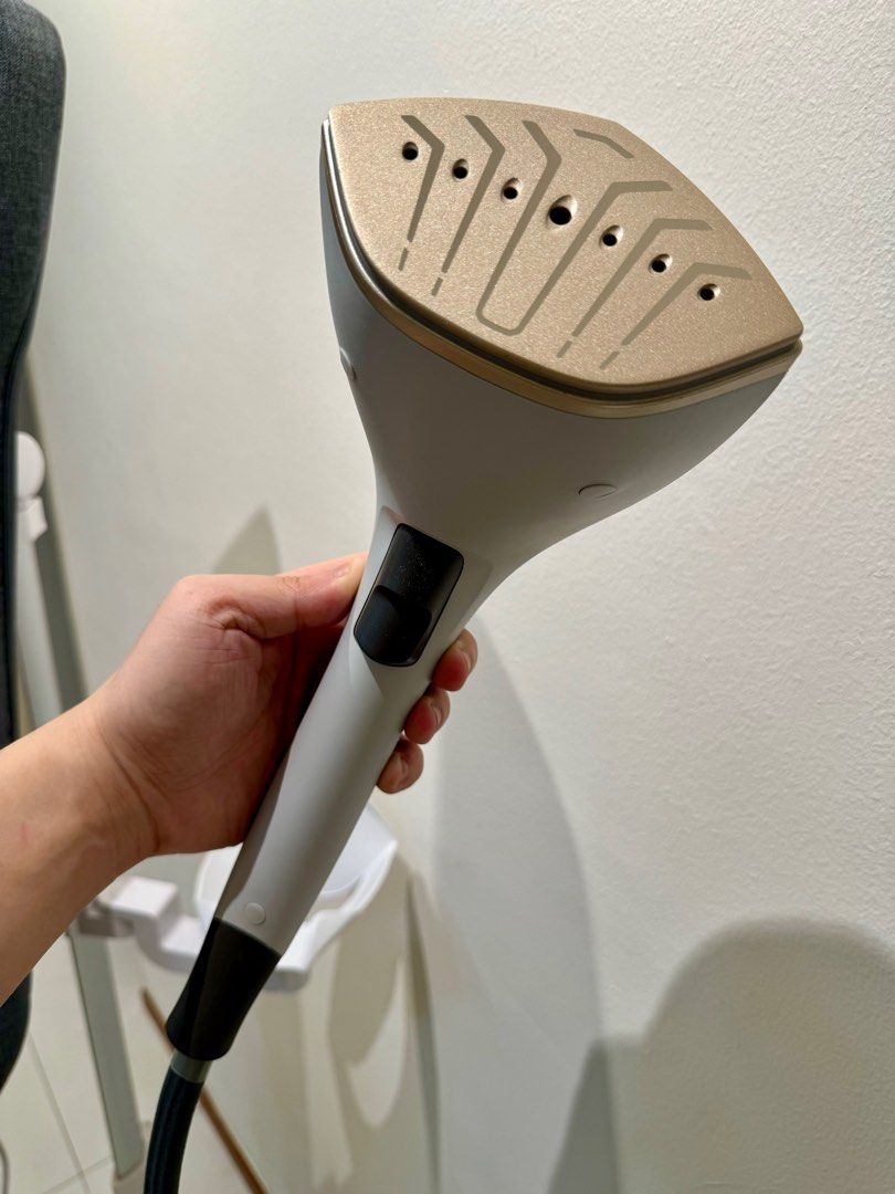 Philips All-in-One Garment Steamer 8000 Series GC628/86, TV & Home ...