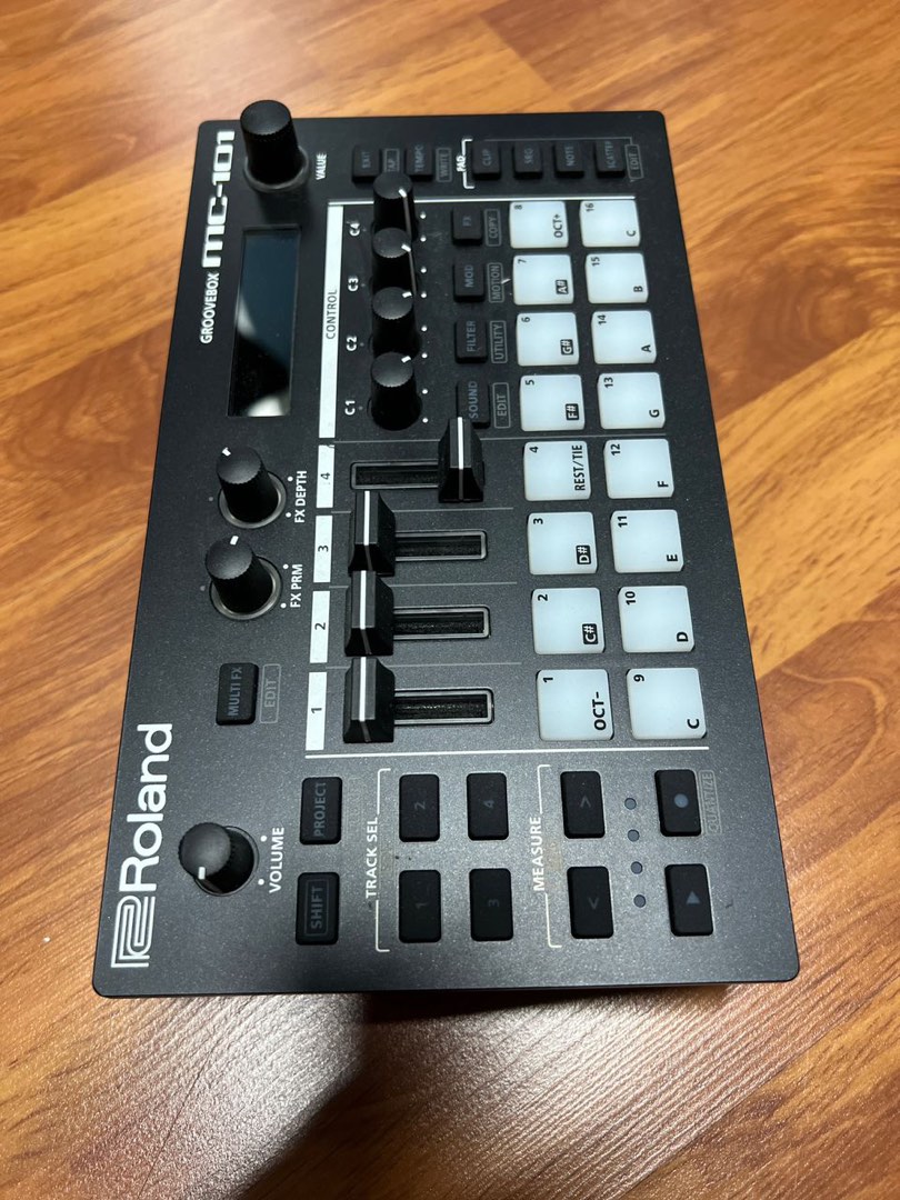 Roland MC101 drum machine/Groovebox, Hobbies & Toys, Music & Media ...
