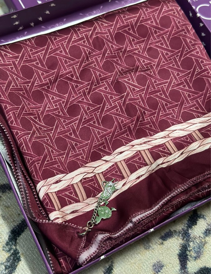 The Rattan Duck [Square] in Normah, Women's Fashion, Muslimah Fashion ...