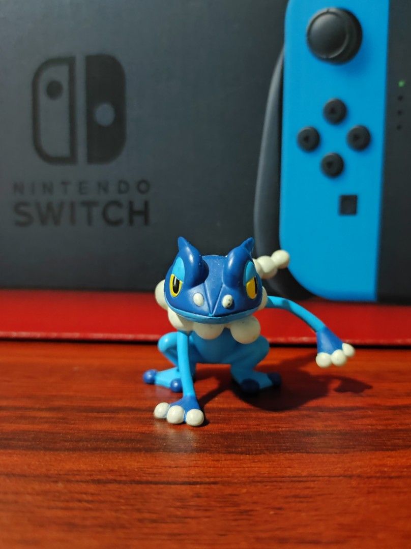 TOMY Pokemon Figures - Frogadier and Greninja, Hobbies & Toys, Toys ...