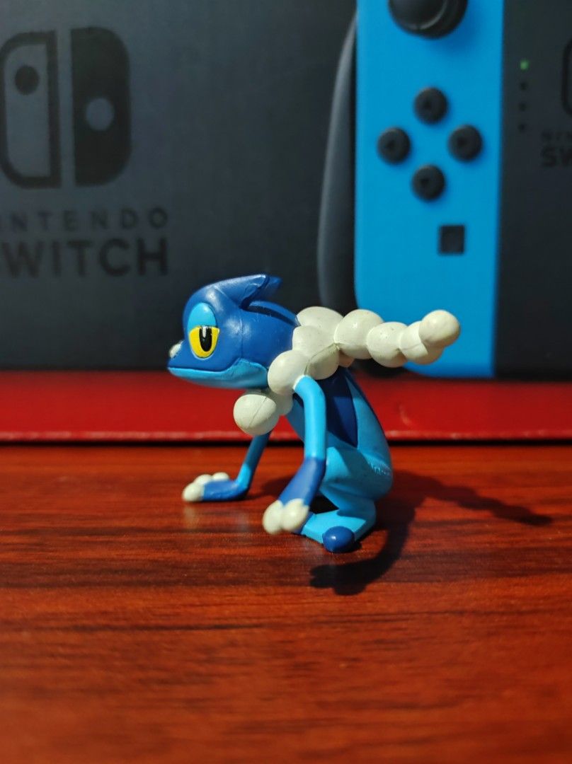 TOMY Pokemon Figures - Frogadier and Greninja, Hobbies & Toys, Toys ...