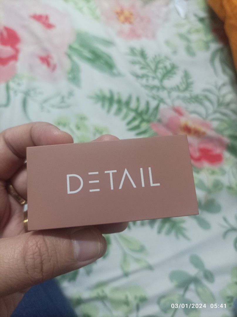 Uniqlo 500 gc + Detail Cosmetics makebrowpalette, Beauty & Personal ...