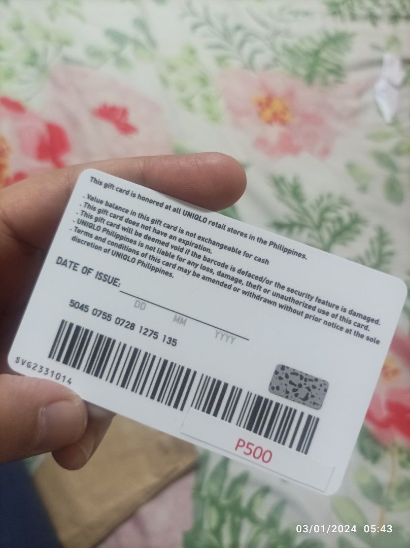 Uniqlo 500 gc + Detail Cosmetics makebrowpalette, Beauty & Personal ...