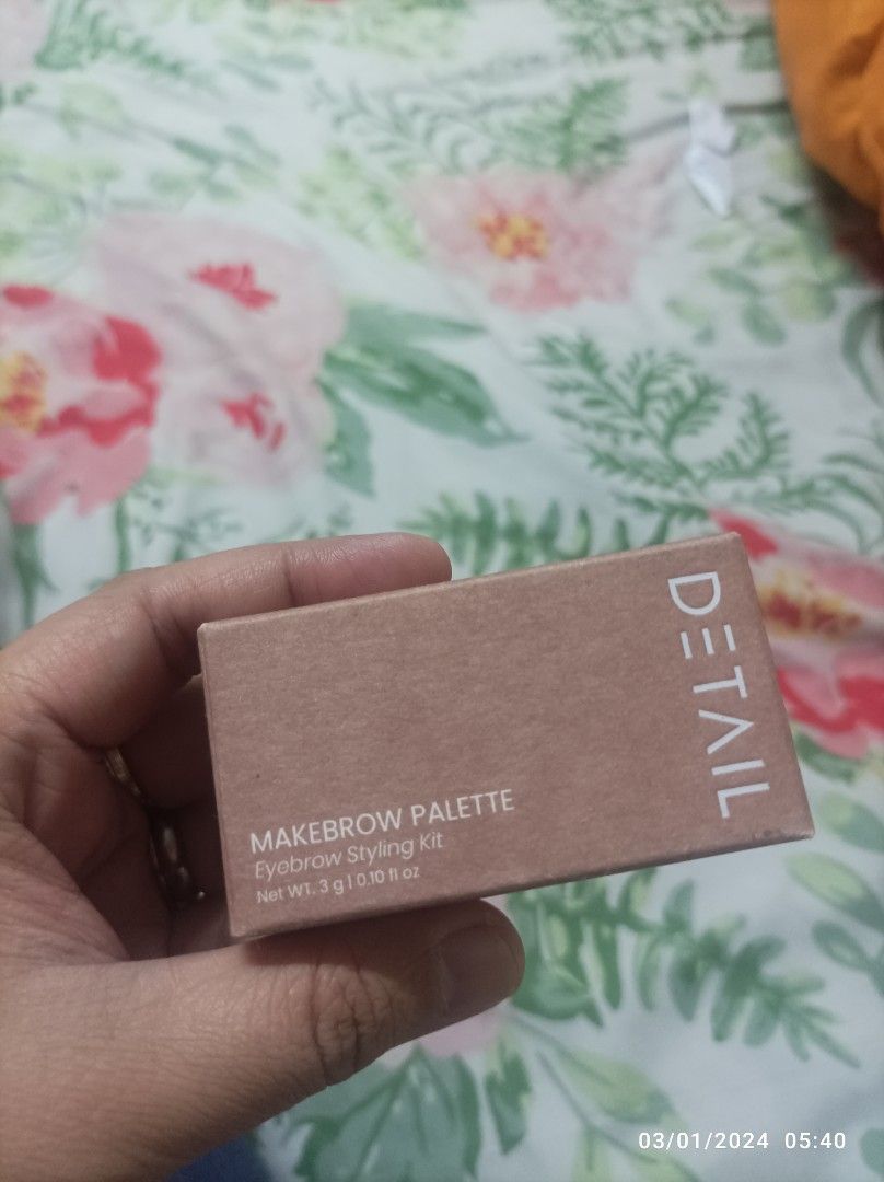 Uniqlo 500 gc + Detail Cosmetics makebrowpalette, Beauty & Personal ...