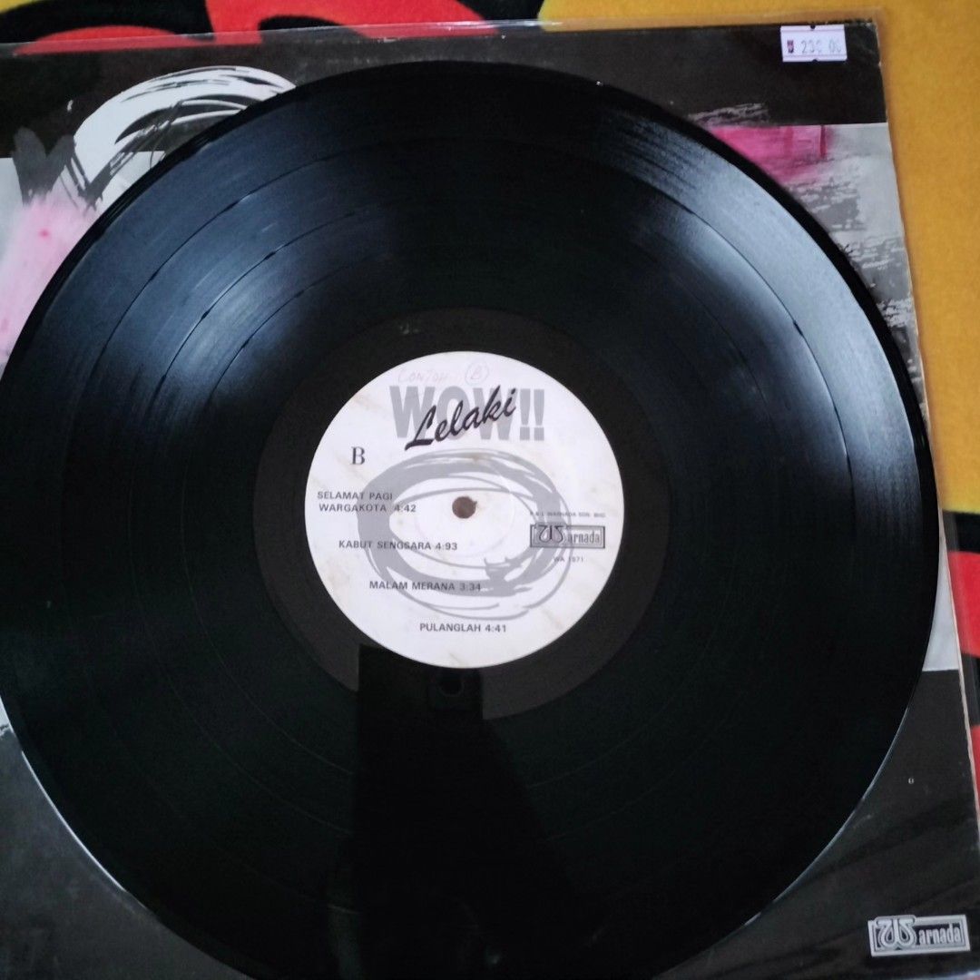WOW Piring Hitam LP Record, Hobbies & Toys, Music & Media, Vinyls on ...