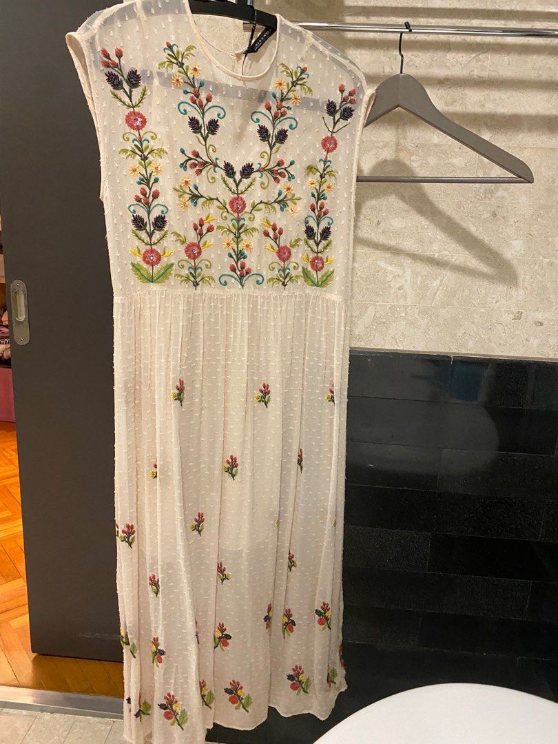 Zara embroidery dress with inner lining dress, Women's Fashion, Dresses ...