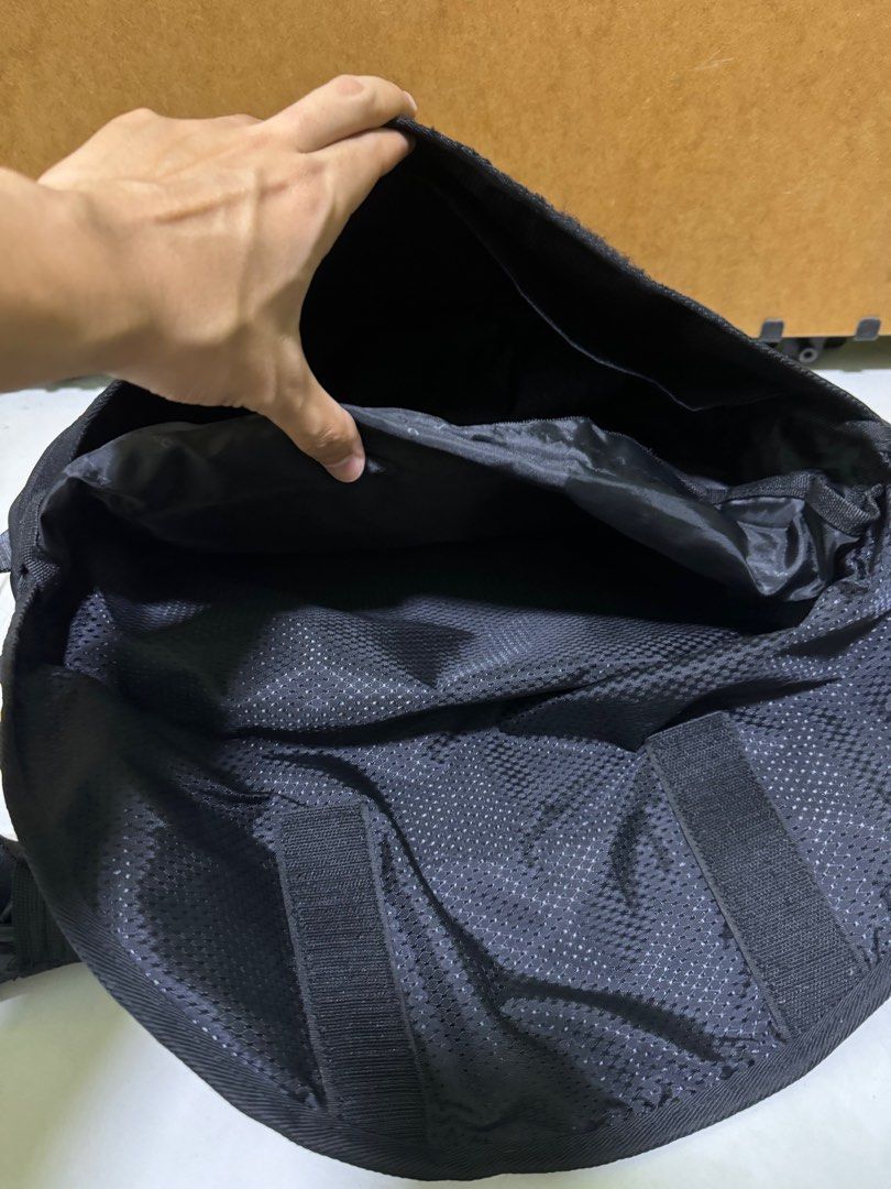 Zinc Bag, Men's Fashion, Bags, Sling Bags on Carousell