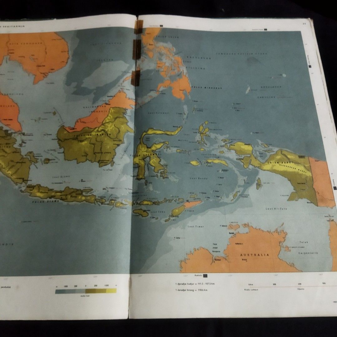 Buku atlas peta jadul, Buku & Alat Tulis, Buku di Carousell