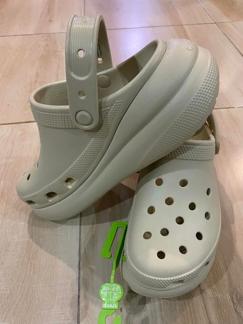 Crocs Classic crush clog, Women's Fashion, Footwear, Slippers and ...