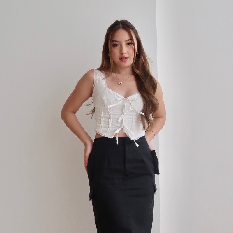 Flocca tank tanktop, Fesyen Wanita, Pakaian Wanita, Atasan di Carousell