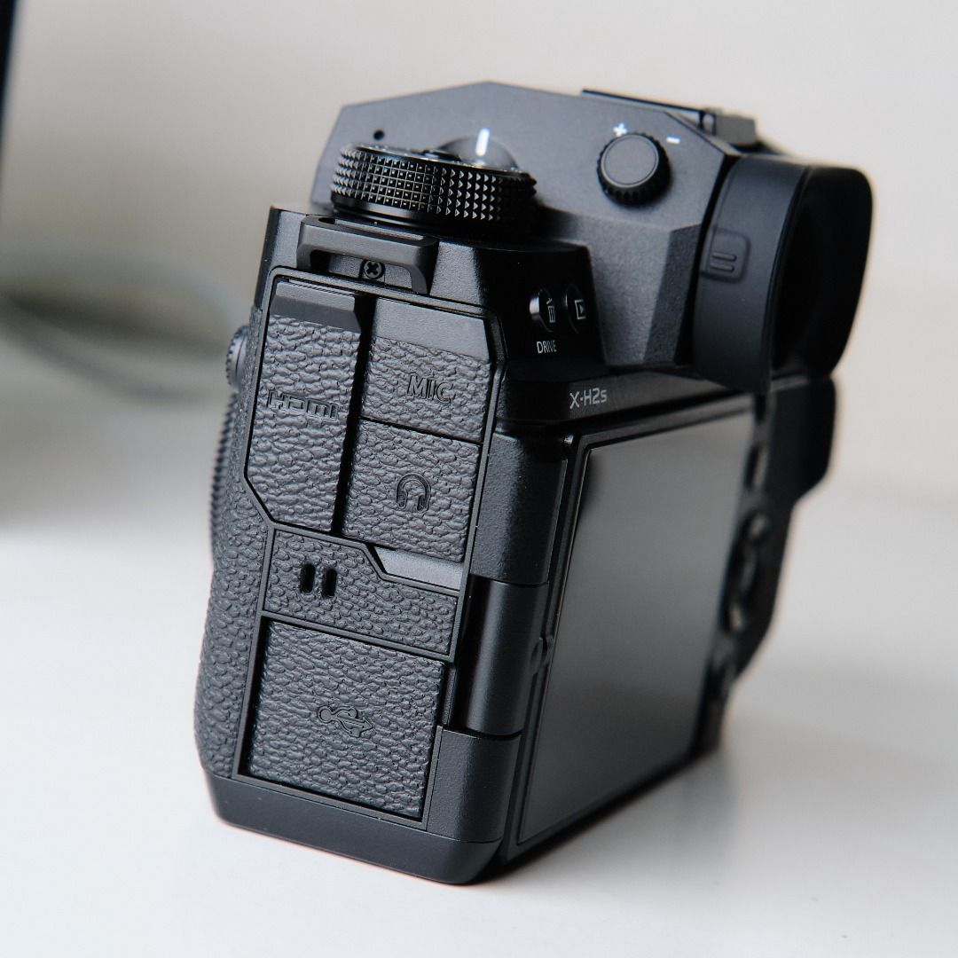 Fujifilm X-H2s body (good as new) relatively very fast and accurate ...