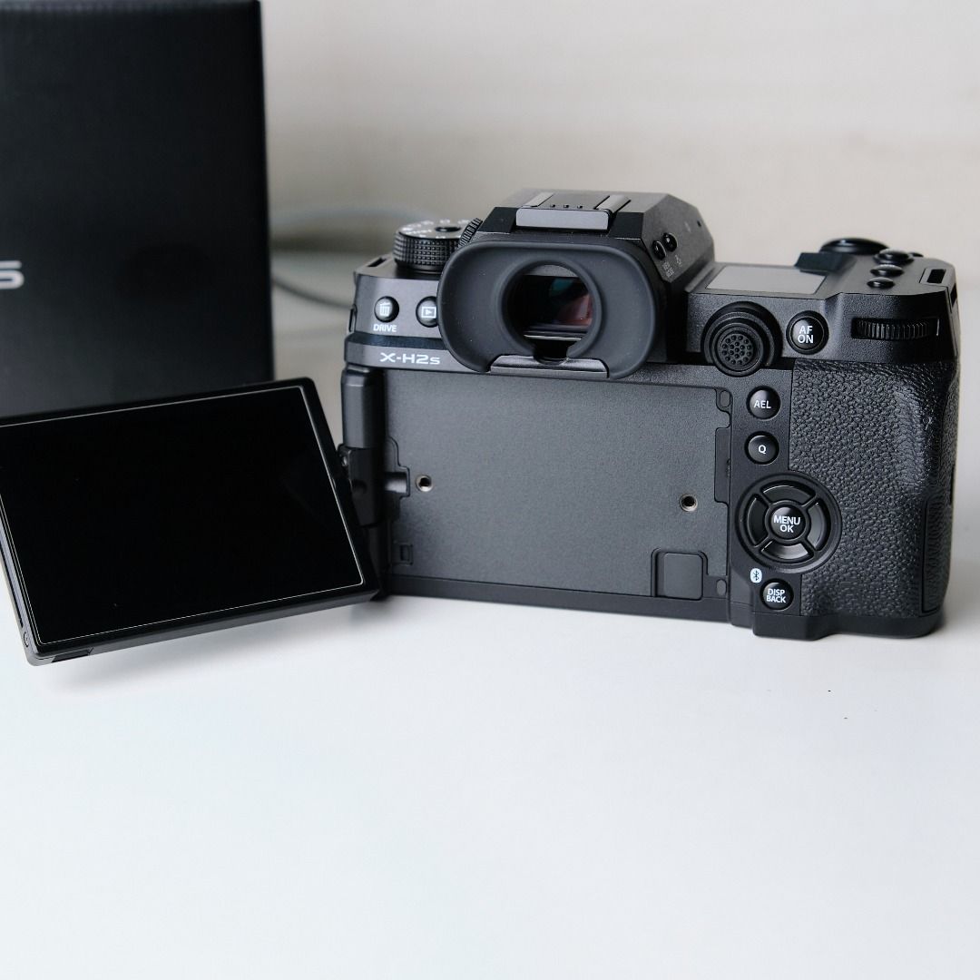 Fujifilm X-H2s body (good as new) relatively very fast and accurate ...