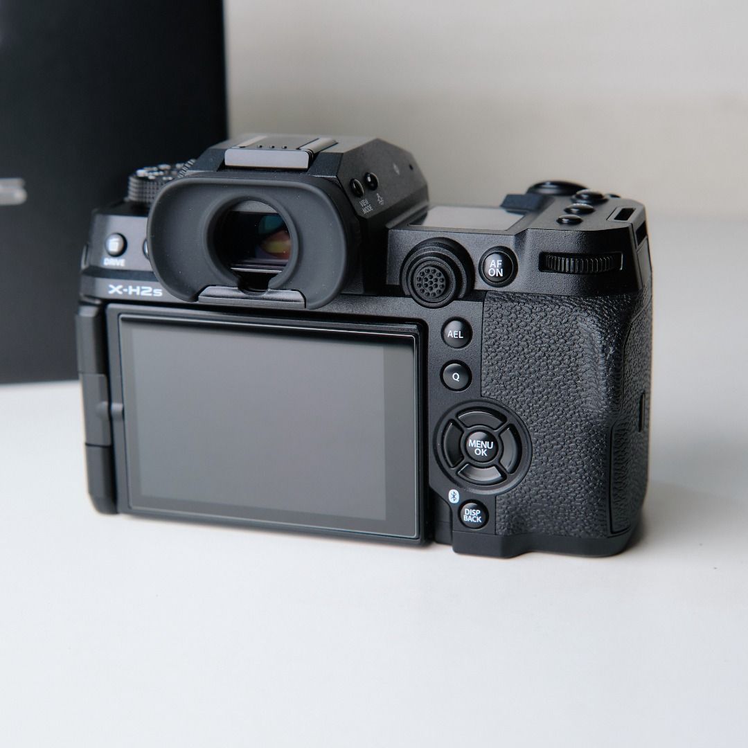 Fujifilm X-H2s body (good as new) relatively very fast and accurate ...