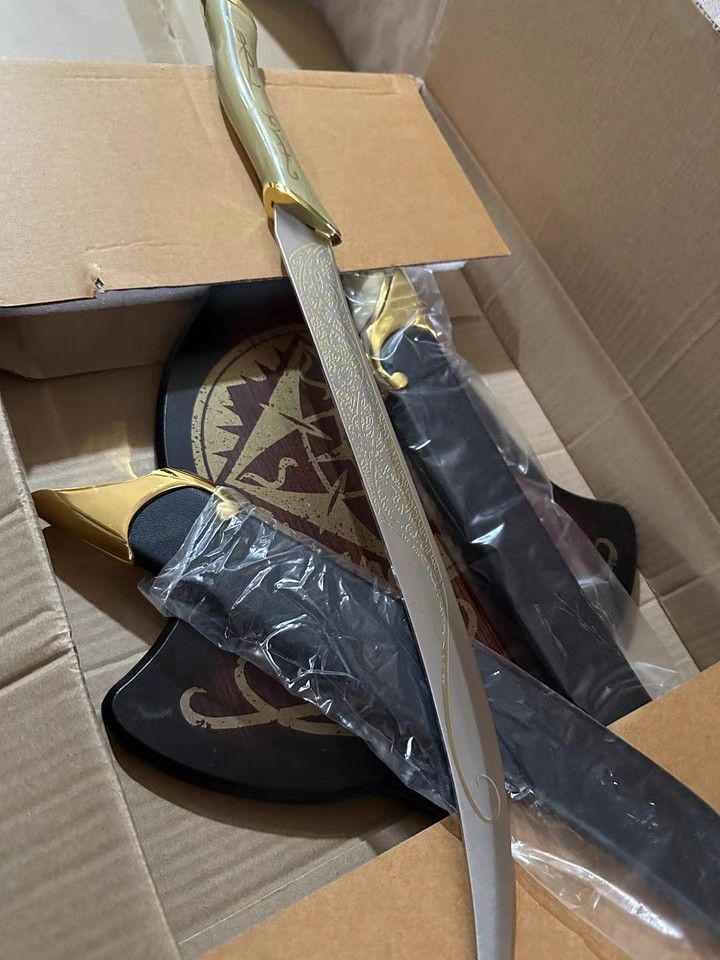 LOTR : Legolas Greenleaf Prop (A Pair with Sheaths & Wall Plaque ...
