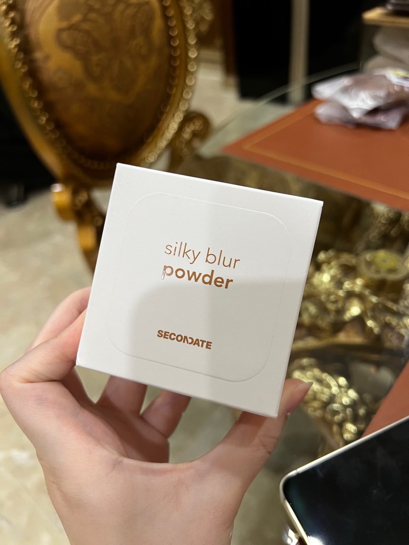 Secondate silky blur powder translucent, Kesehatan & Kecantikan, Rias ...