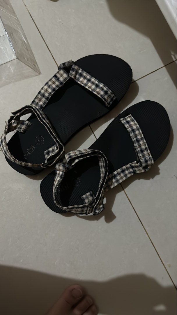 sepatu sandal rubi, Fesyen Wanita, Sepatu di Carousell