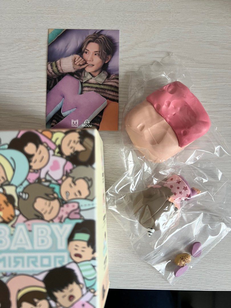 Sleeping baby mirror 盲盒 jeremy, 興趣及遊戲, 收藏品及紀念品, 明星周邊 - Carousell