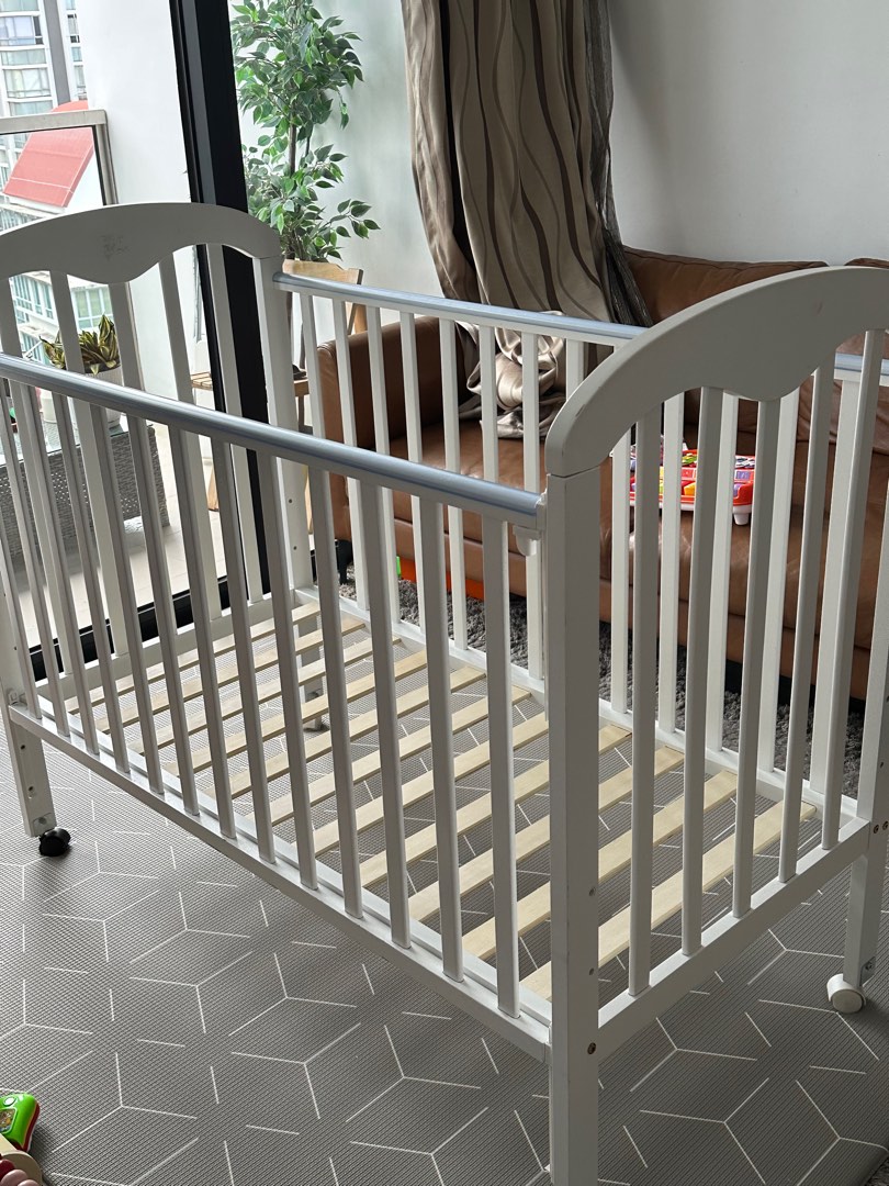 (Picket and rail) White Solid Wood Baby Cot & Mattress, Babies & Kids ...