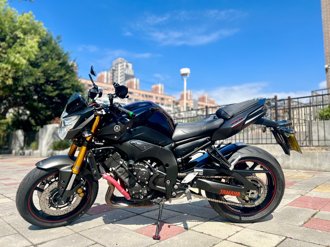 2015年 Yamaha FZ8N 四缸經典車迷熱愛。強勁引擎，俐落外觀。FZ8, 機車, 重機在旋轉拍賣