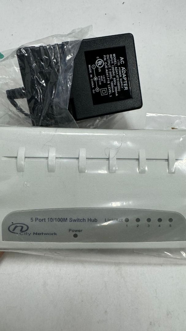 全新 5 port switch hub 10/100m 隨變賣, 電腦及科技產品, 電腦周邊產品, Wifi及上網相關產品在旋轉拍賣